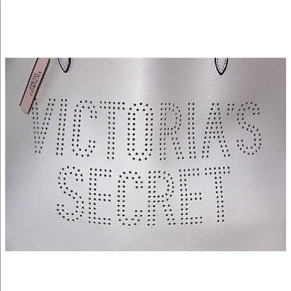 Victoria's Secret | Bags | White Victorias Secret Bag With Vs Logo ...